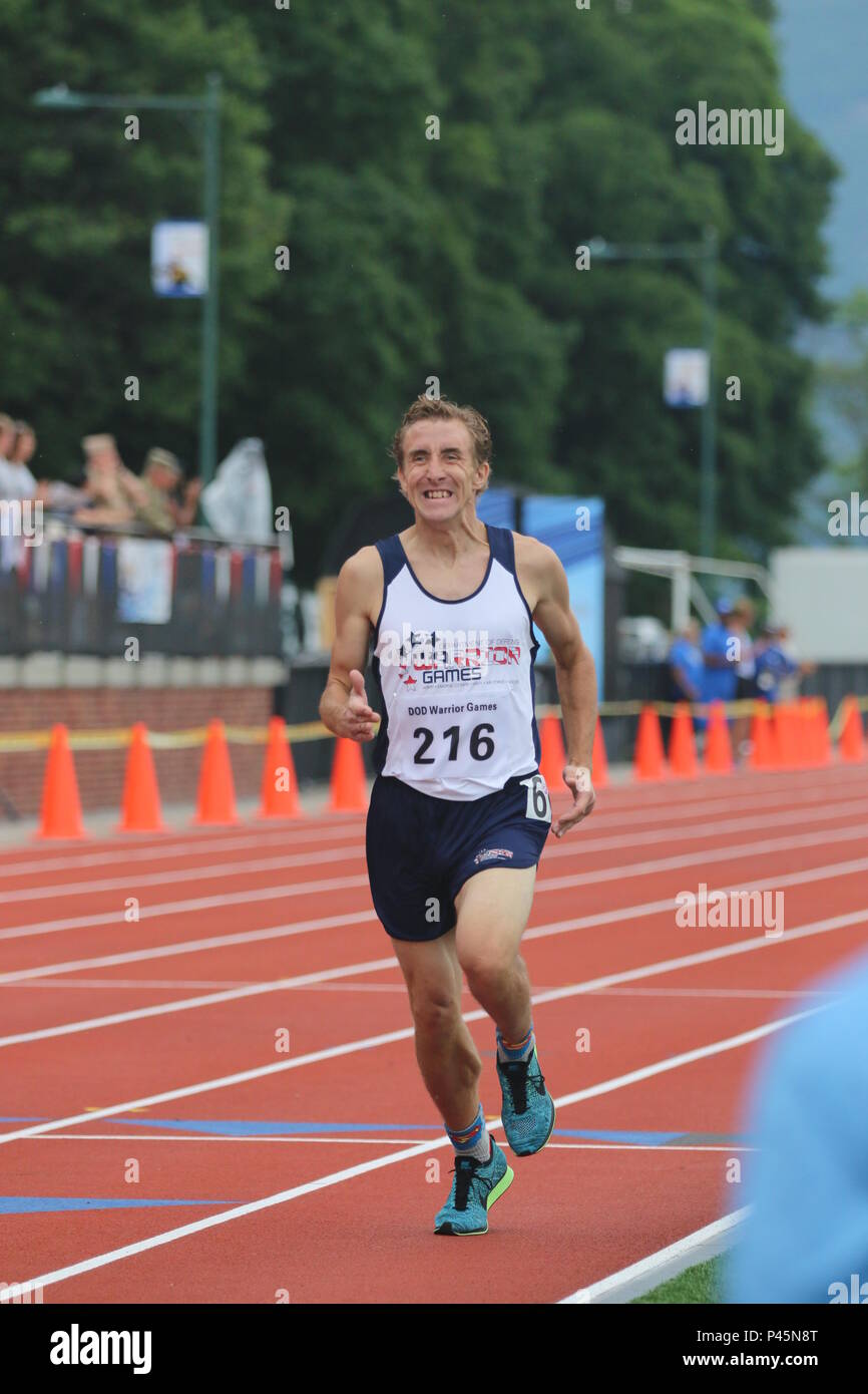 Navy Veteran Stephan Miller, hometown Lakewood, Ohio, runs during the ...