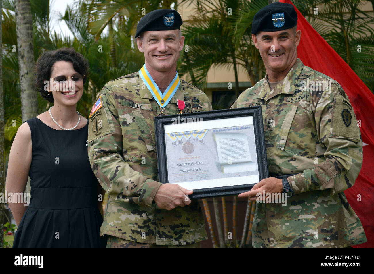 Col. Scott Kelly, outgoing commander, 3rd Brigade Combat Team, 25th ...