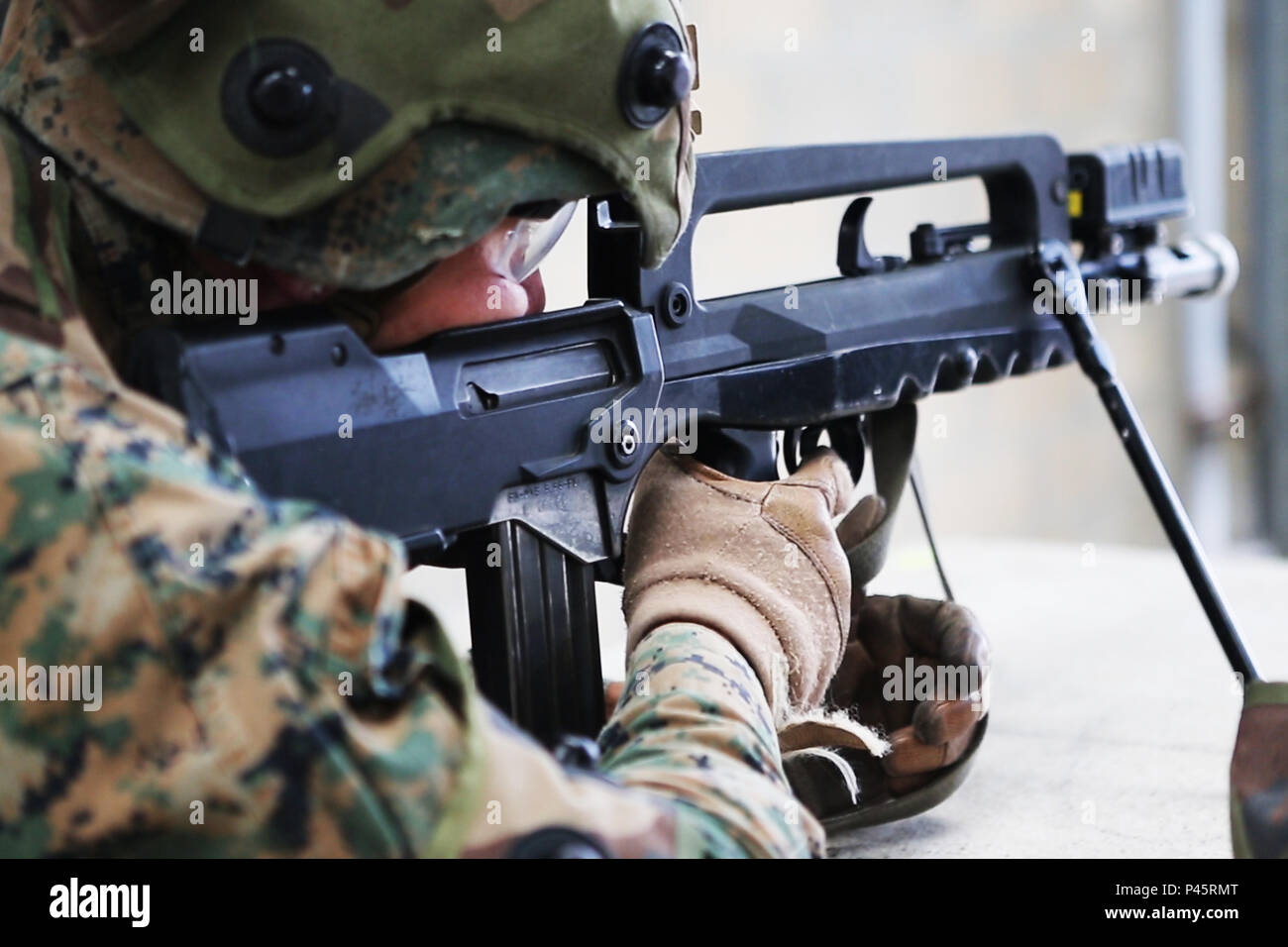 Famas f1 hi-res stock photography and images - Alamy