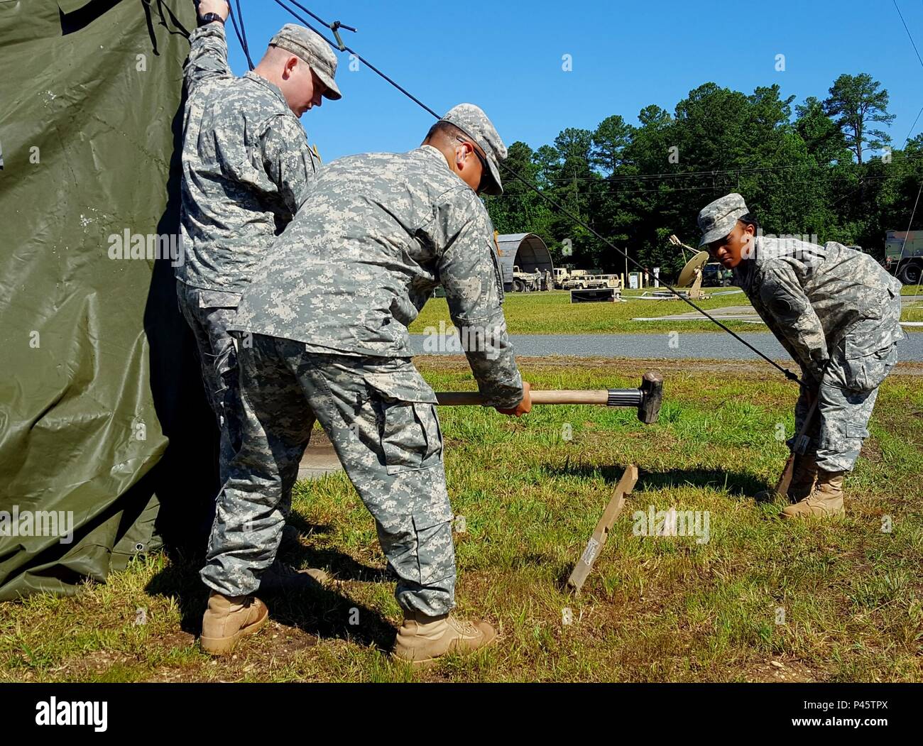 Fort A.P. Hill, Va. — 1st Lt. Richard Nora of Gurnee, Ill., left, Sgt ...