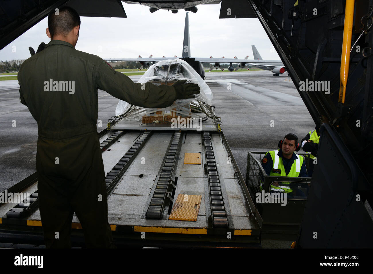 Heavy equipment platform drop hi-res stock photography and images - Alamy
