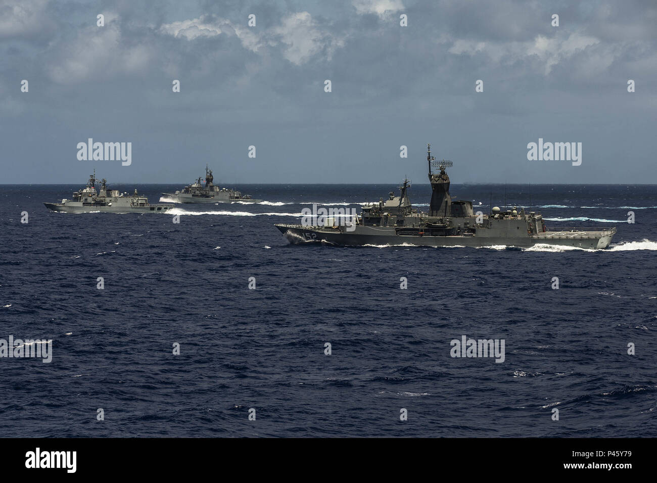 HMAS Warramunga, HMNZS Te Kaha and HMAS Ballarat conduct Officer of the ...