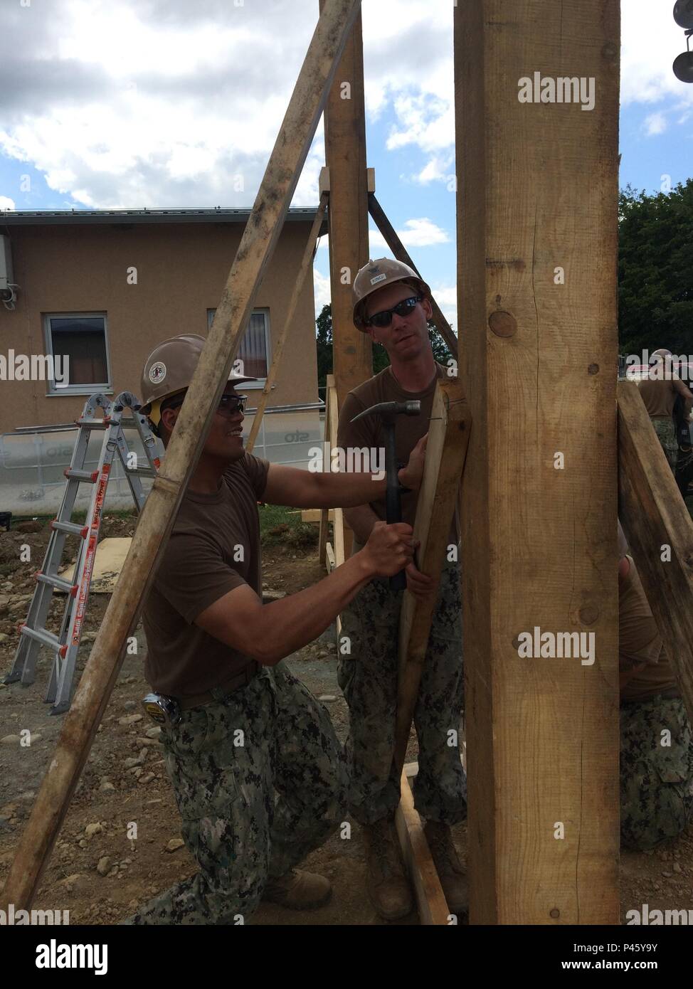 Timber shoring hi-res stock photography and images - Alamy