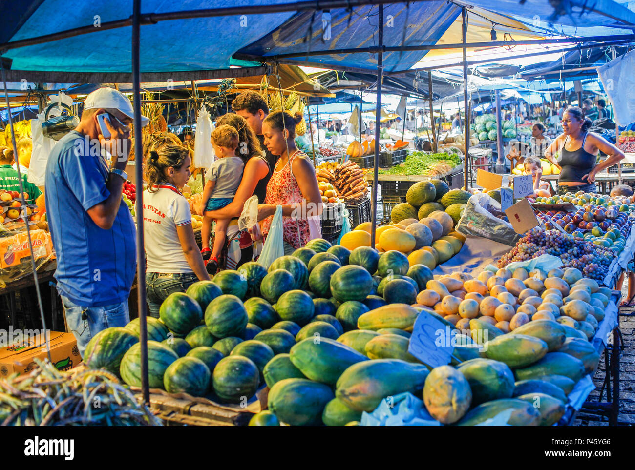 Feira Livre, Recife/PE, Brasil 12/01/2014. Foto: Carlos Ezequiel ...