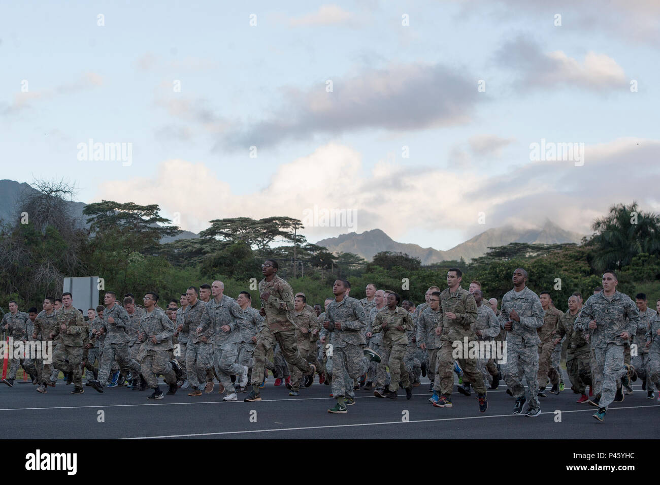 Lightning academy air assault school hi-res stock photography and ...