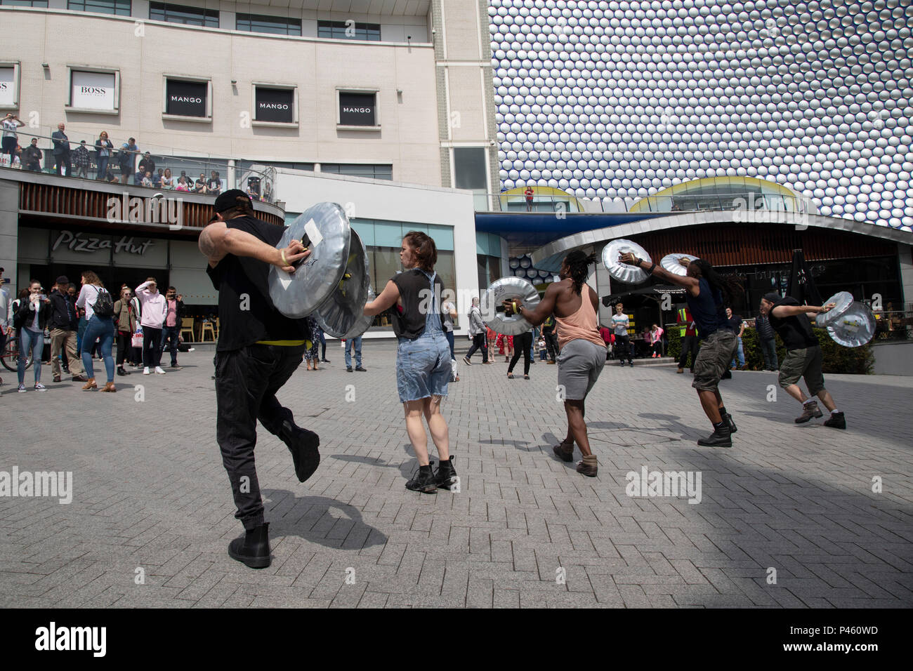 The cast of stomp hi-res stock photography and images - Alamy