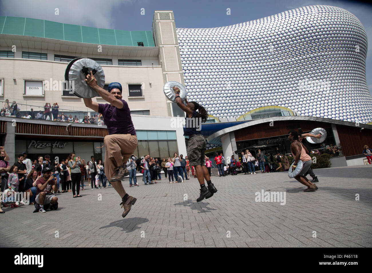 The cast of stomp hi-res stock photography and images - Alamy