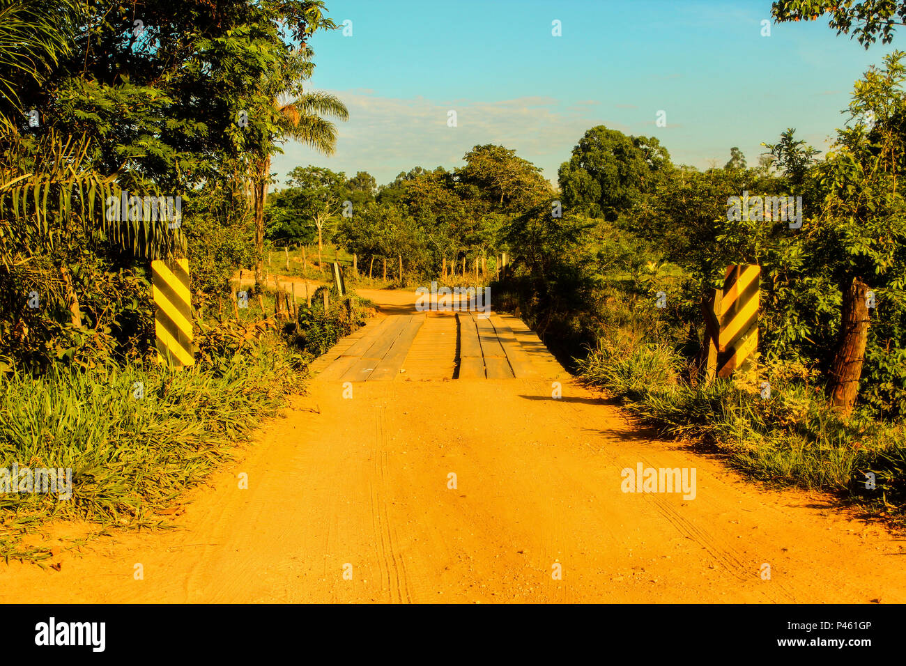 Estrada rural hi-res stock photography and images - Alamy