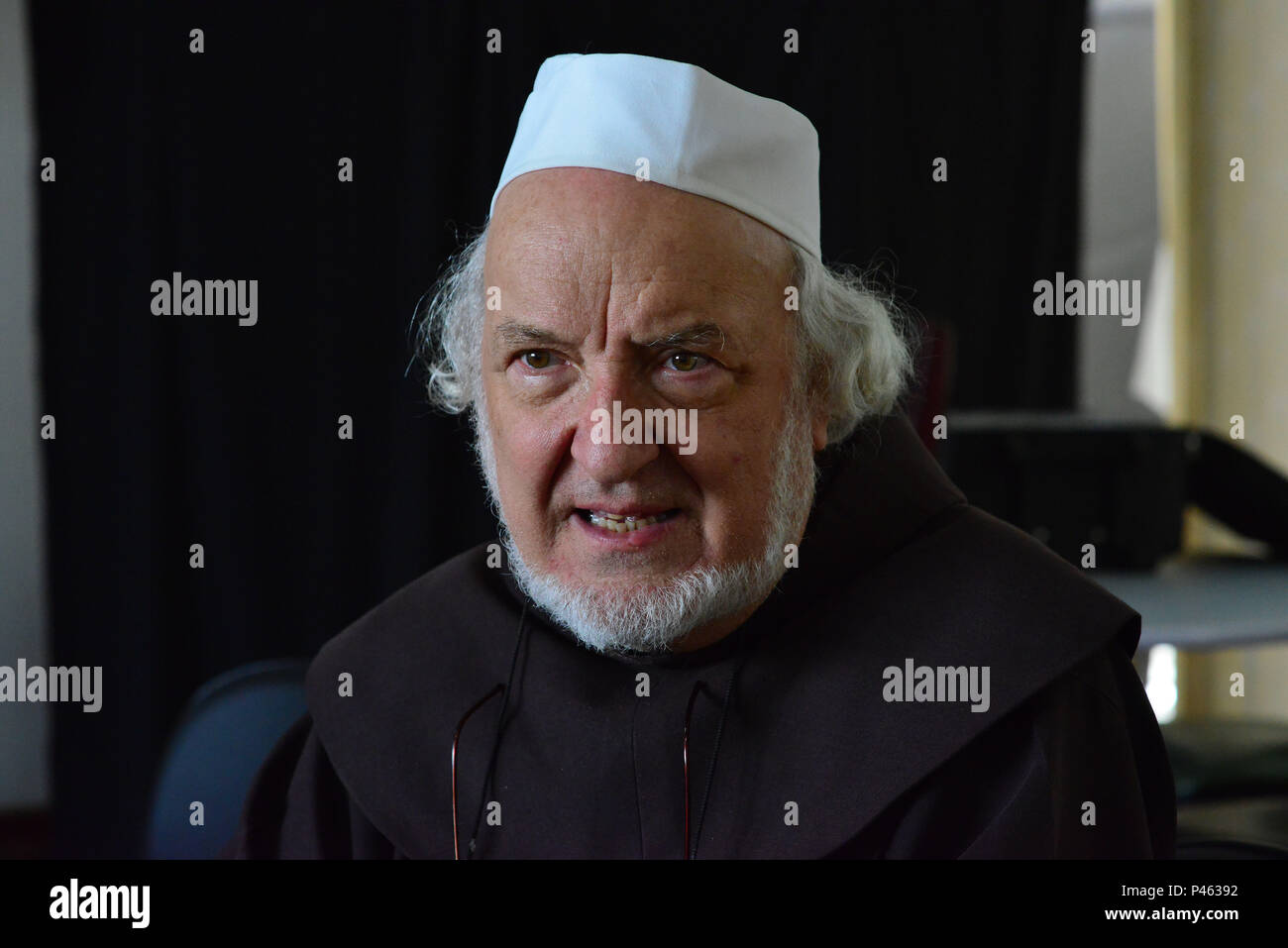 Chico religioso hi-res stock photography and images - Alamy