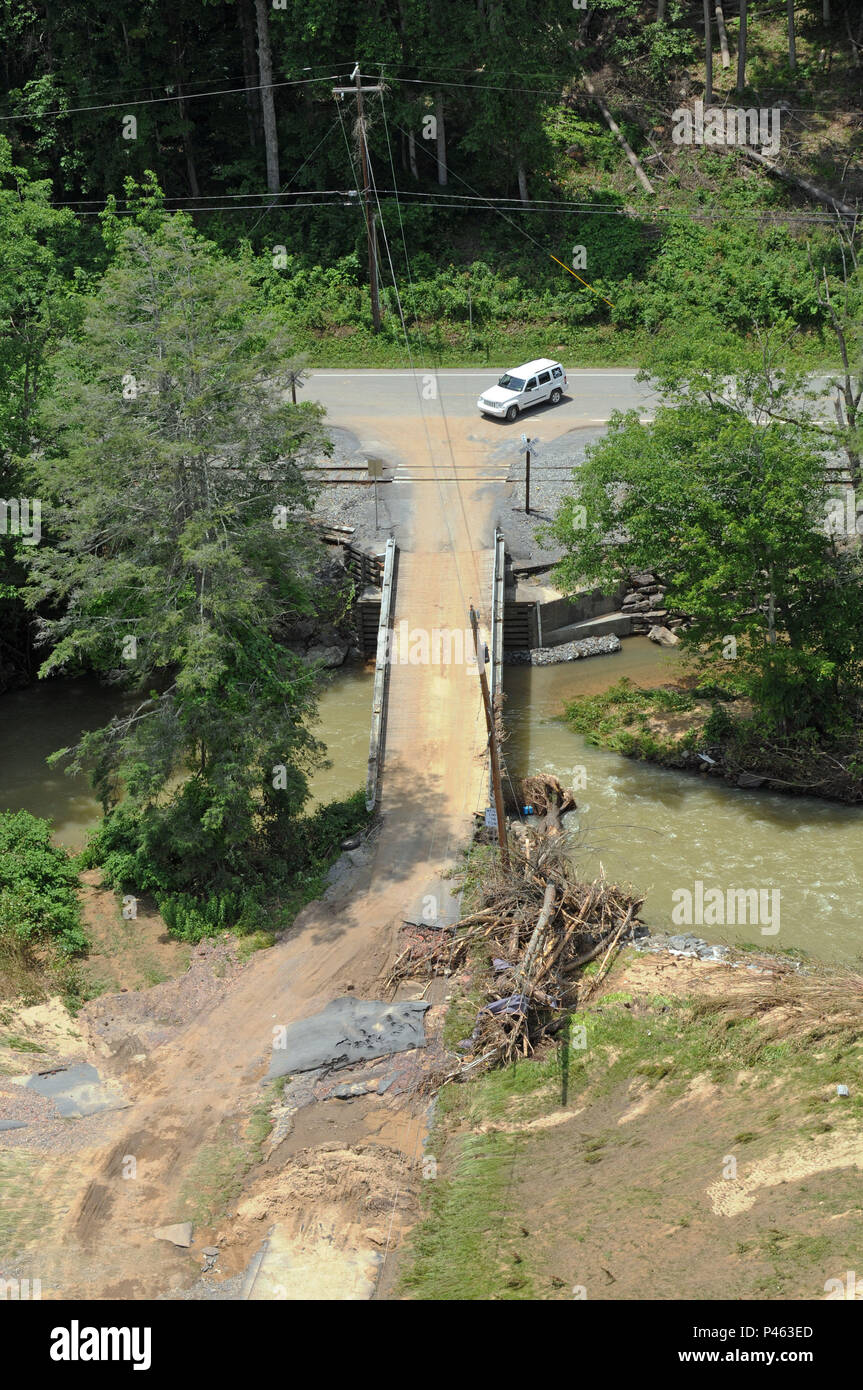 West Virginia Army National Guard Soldiers fly over the Greenbrier ...
