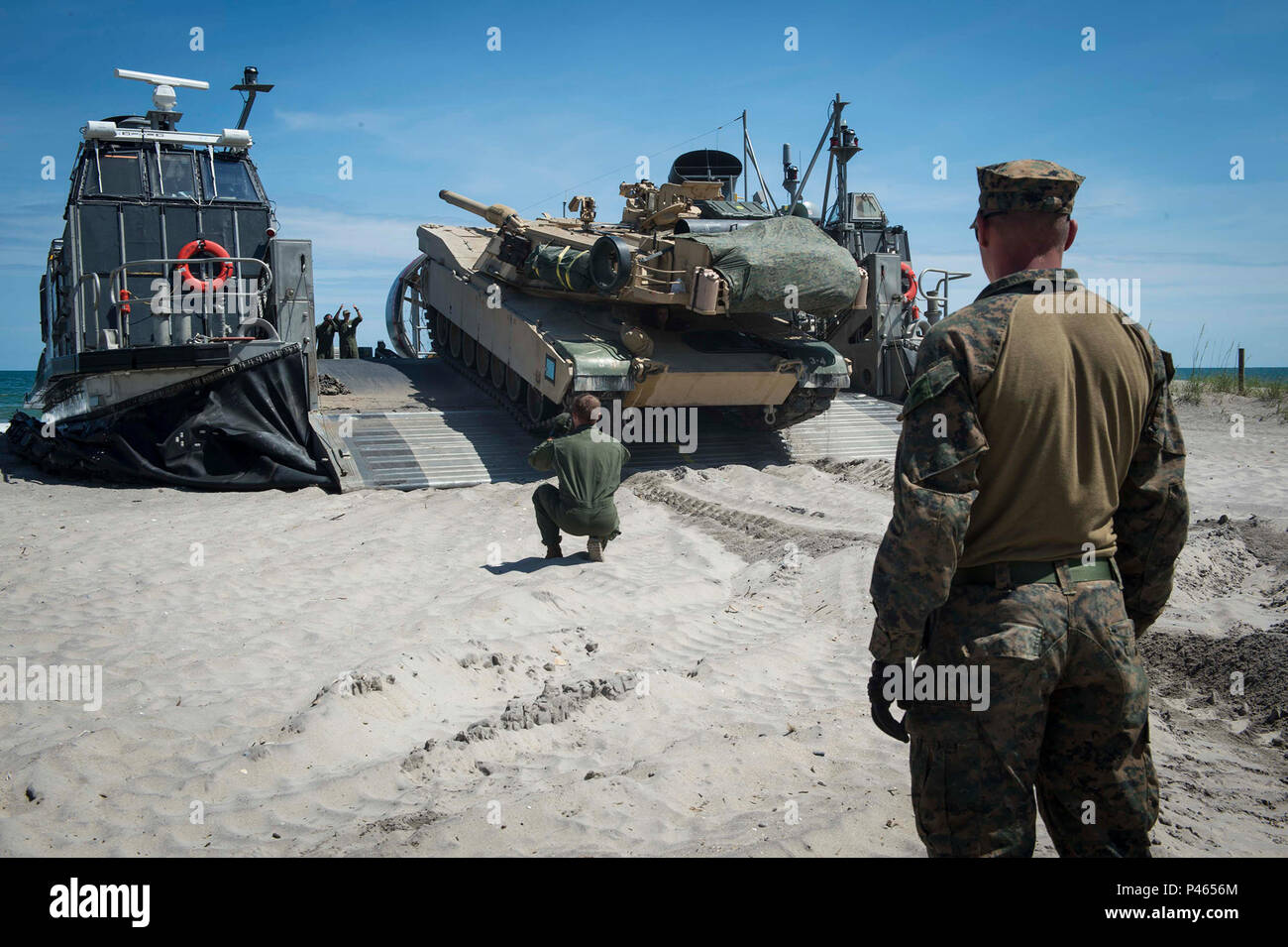 M1 abrams tank amphibious hi-res stock photography and images - Alamy
