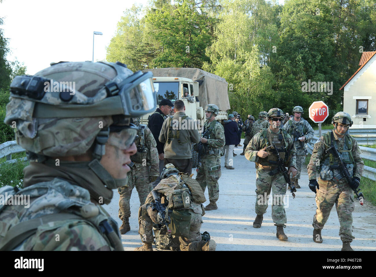 Paratroopers assigned to Chaos Company, 1st Battalion, 504th Parachute ...