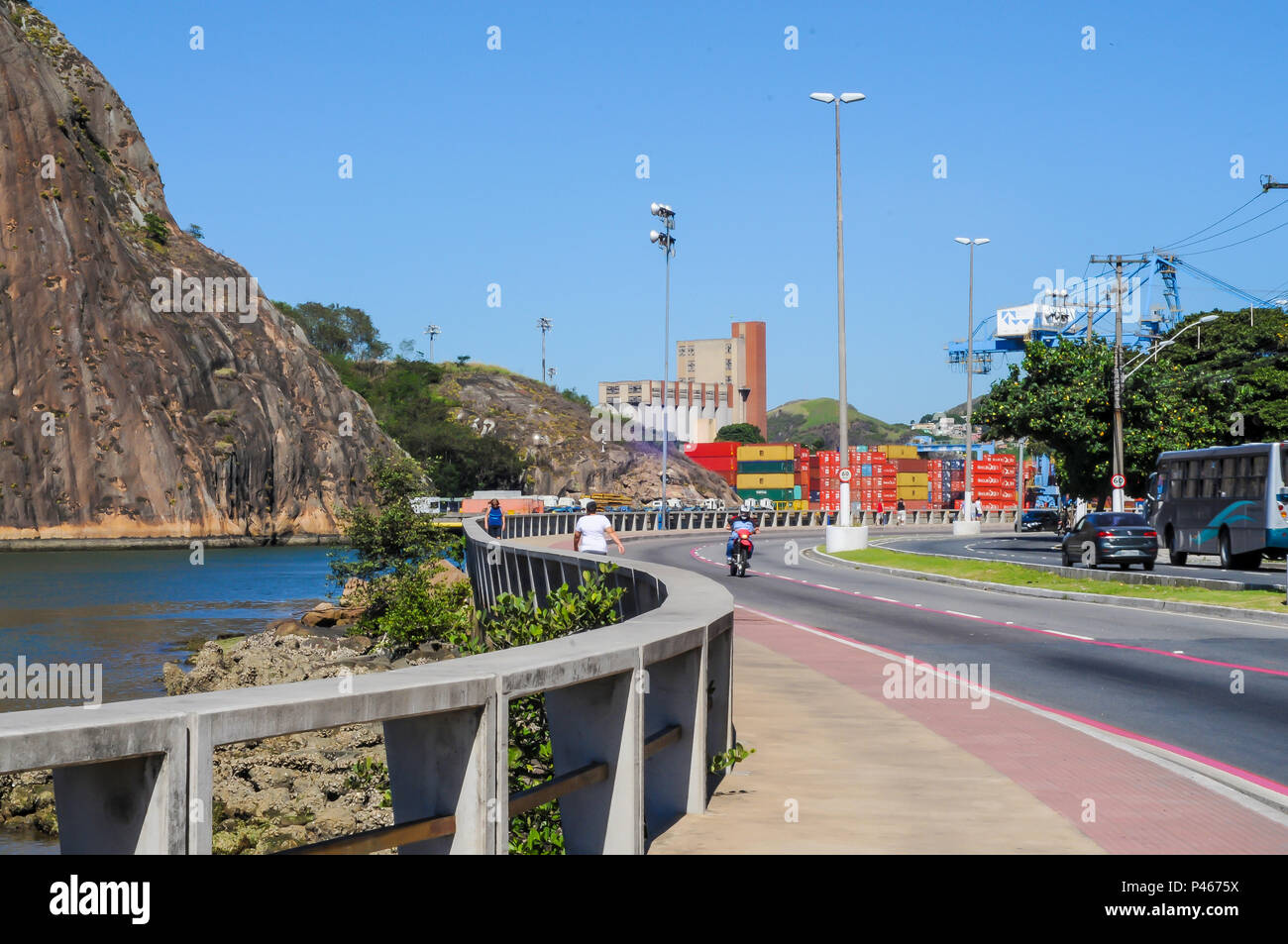 Enseada da Ilha de Santa Maria e Praia de Camburi localizados na ...