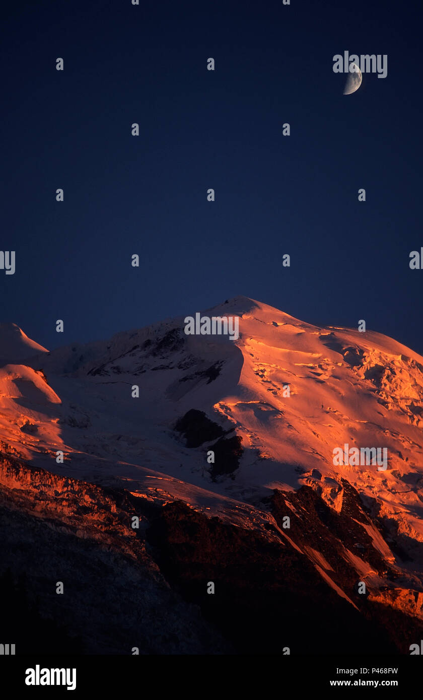 Moonrise and sunset hi-res stock photography and images - Alamy