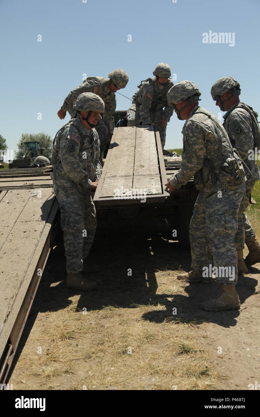 U.S. Army Soldiers from the 260th Engineer Support Company, Montana ...