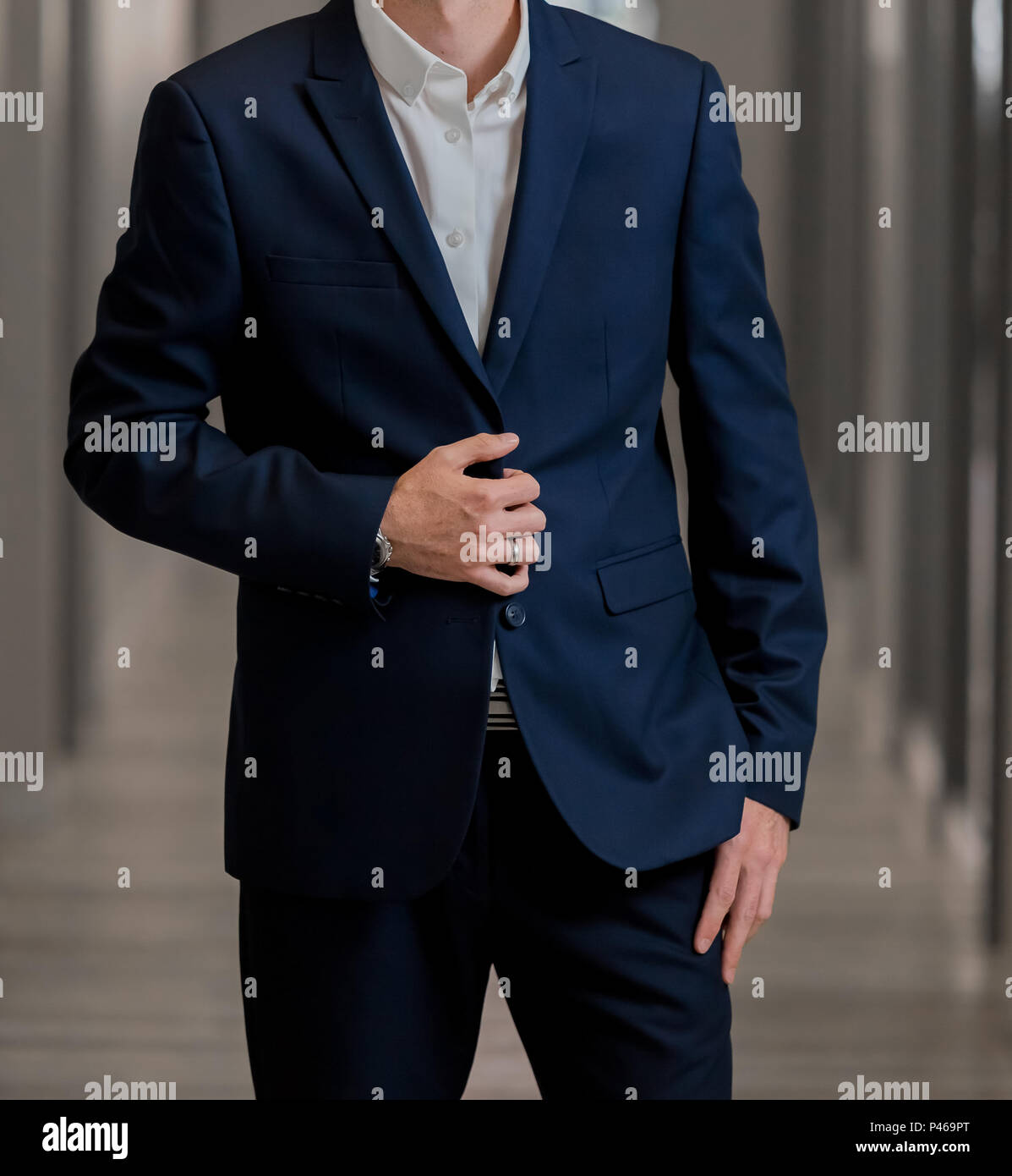 Navy blue crop blazer hi-res stock photography and images - Alamy