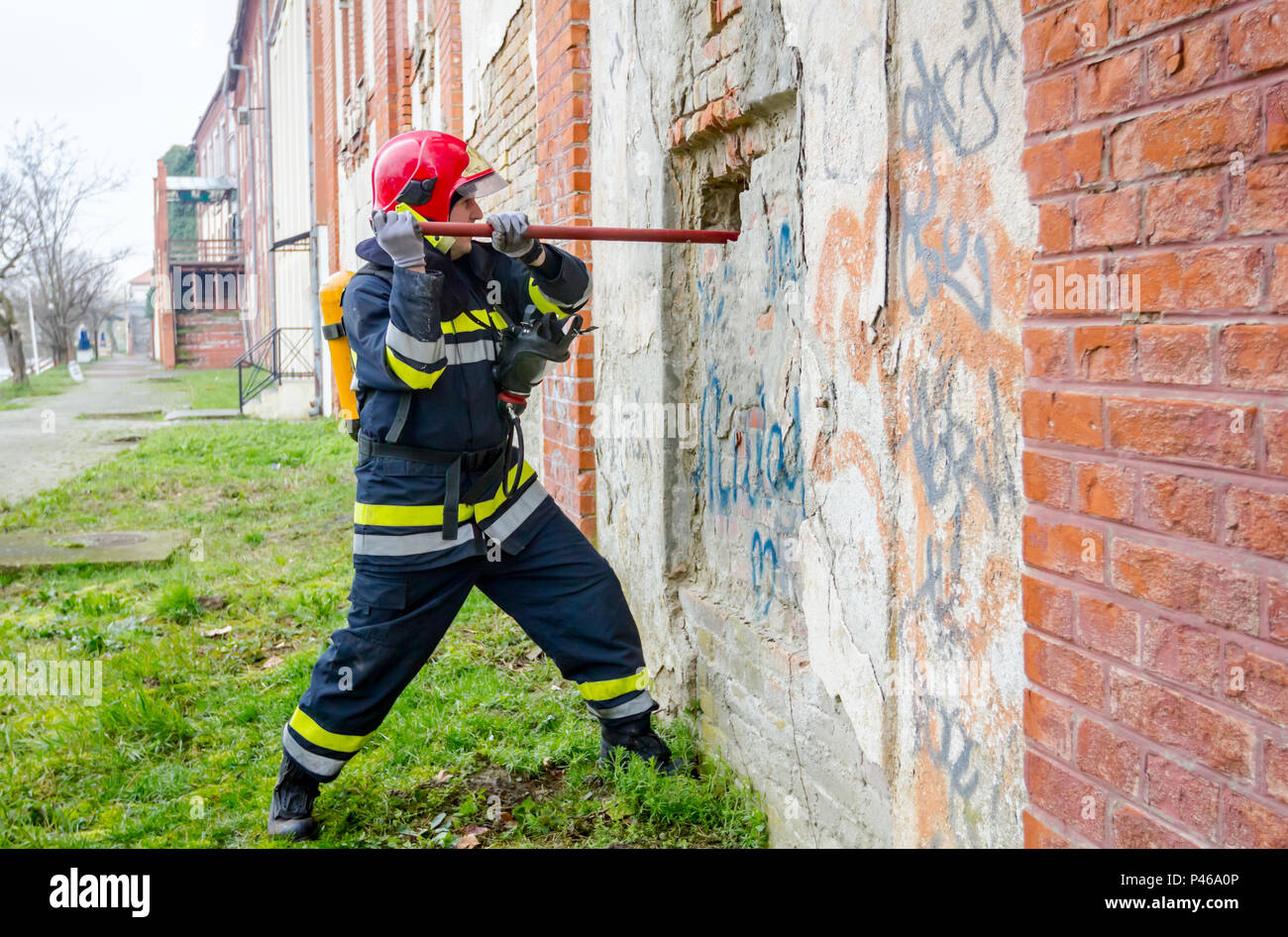 Firefighters with oxygen hi-res stock photography and images - Alamy