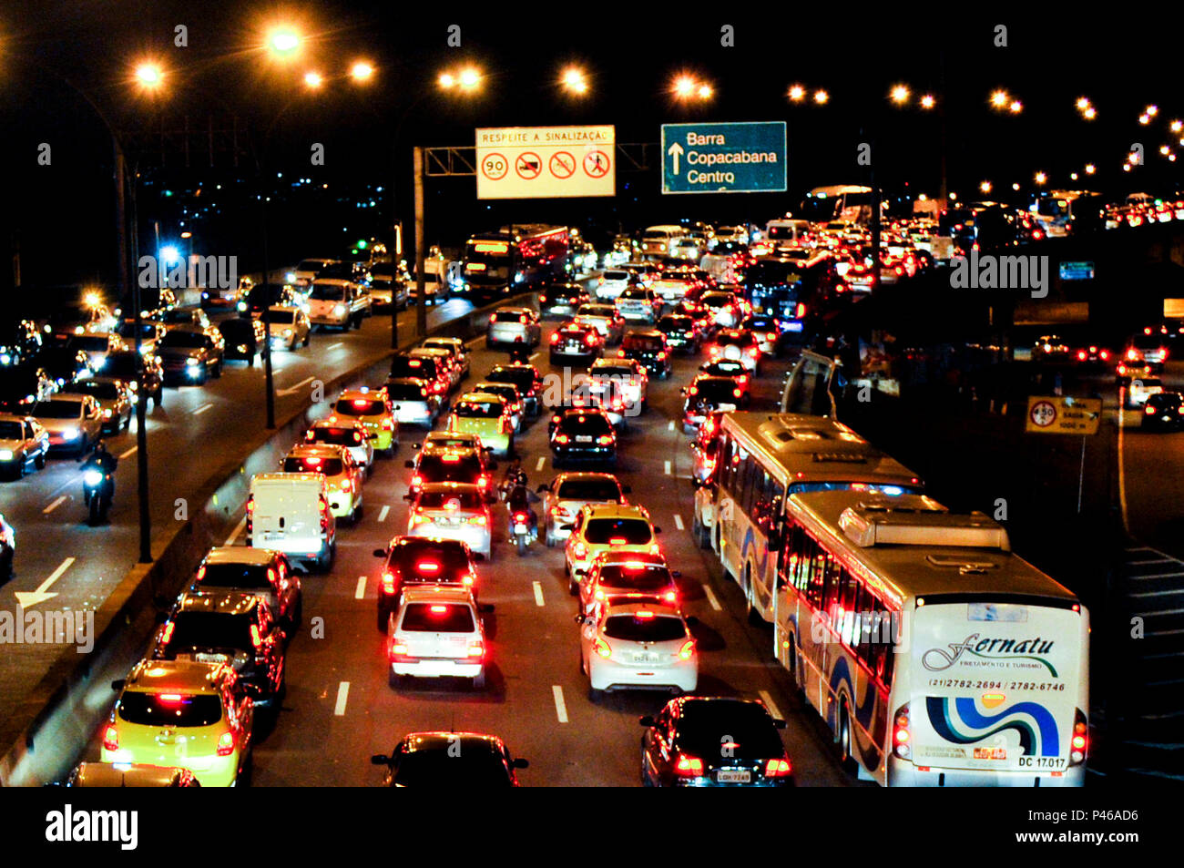 RIO DE JANEIRO, RJ - 23/10/2014: TRANSITO NO RJ - Transito lento na ...