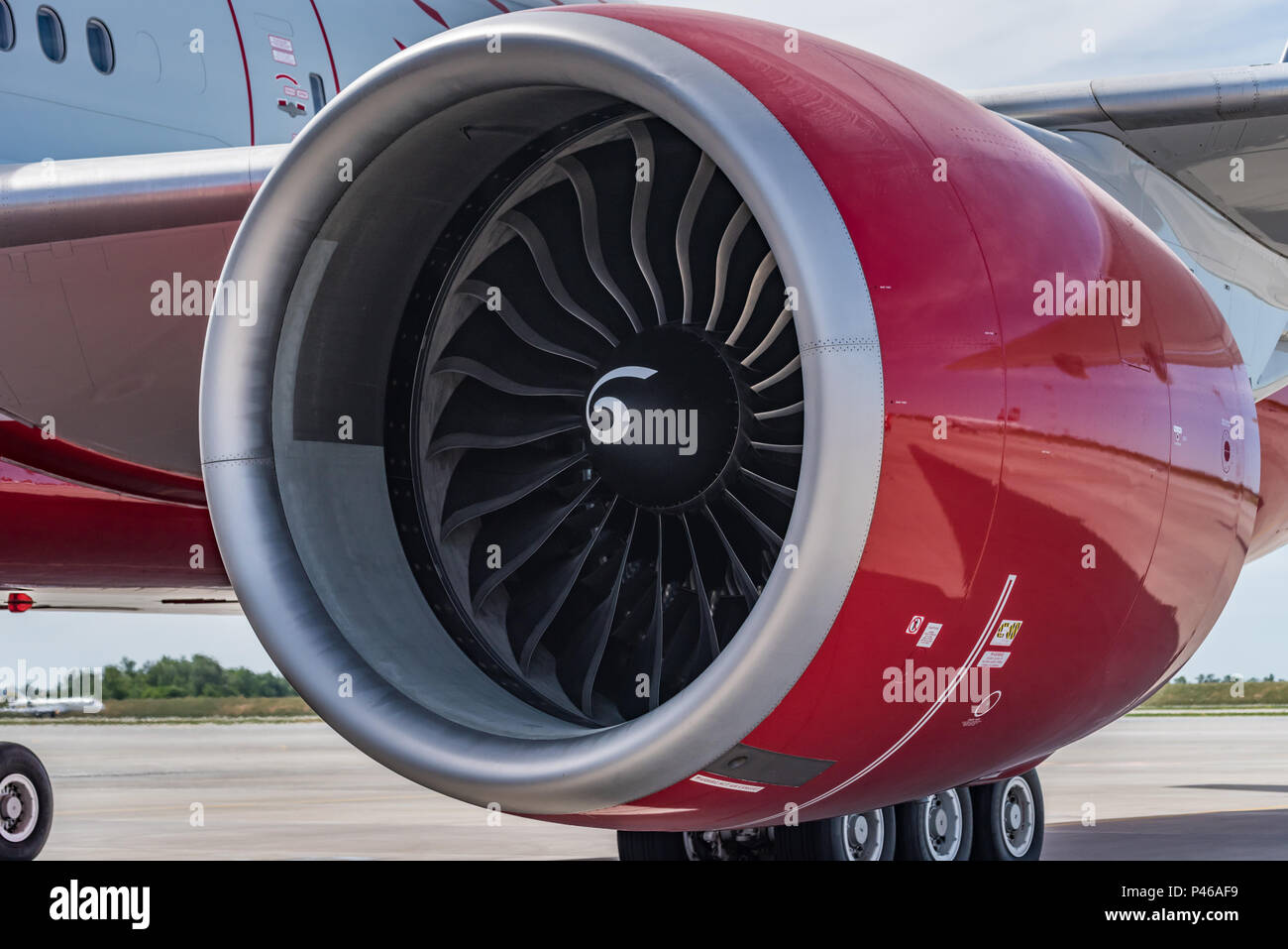 777 engine hi-res stock photography and images - Alamy