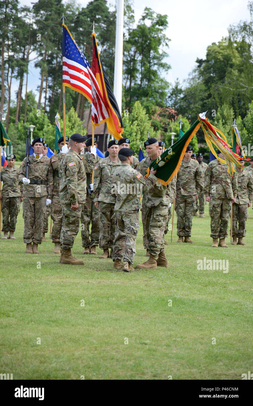 The 709th Military Police Battalion holds a Change of Command Ceremony ...