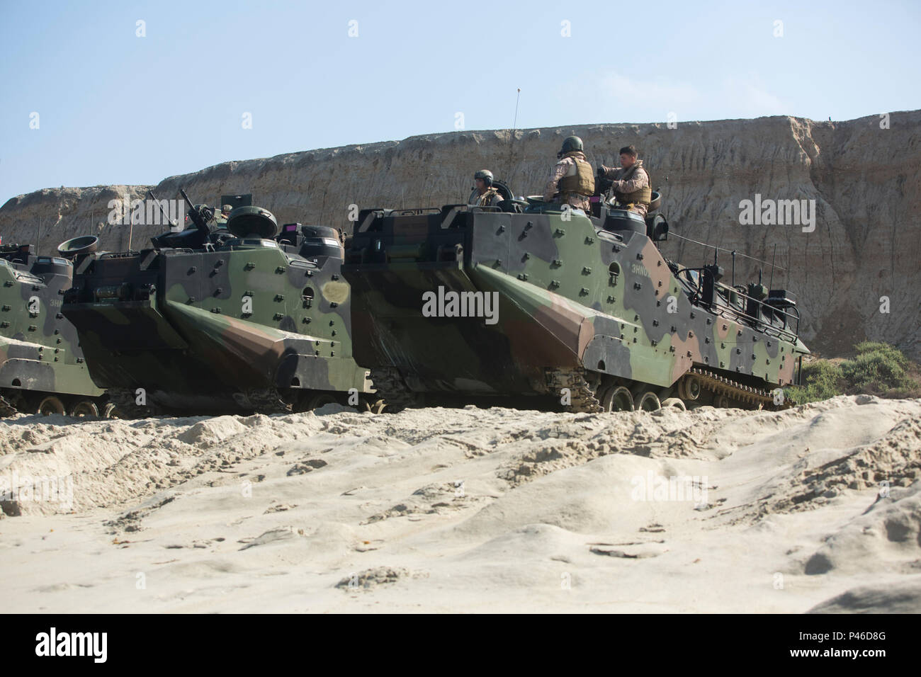 Marines with Headquarters and Service Company, 3D Assault Amphibian ...