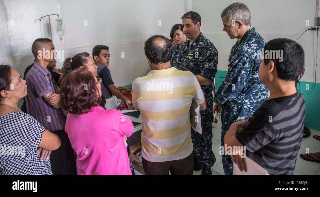 160628-M-TM809-129 LEGAZPI CITY, Philippines (June 28, 2016) U.S. Navy ...
