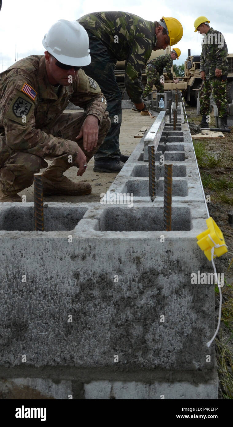 Plumb line wall hi-res stock photography and images - Alamy