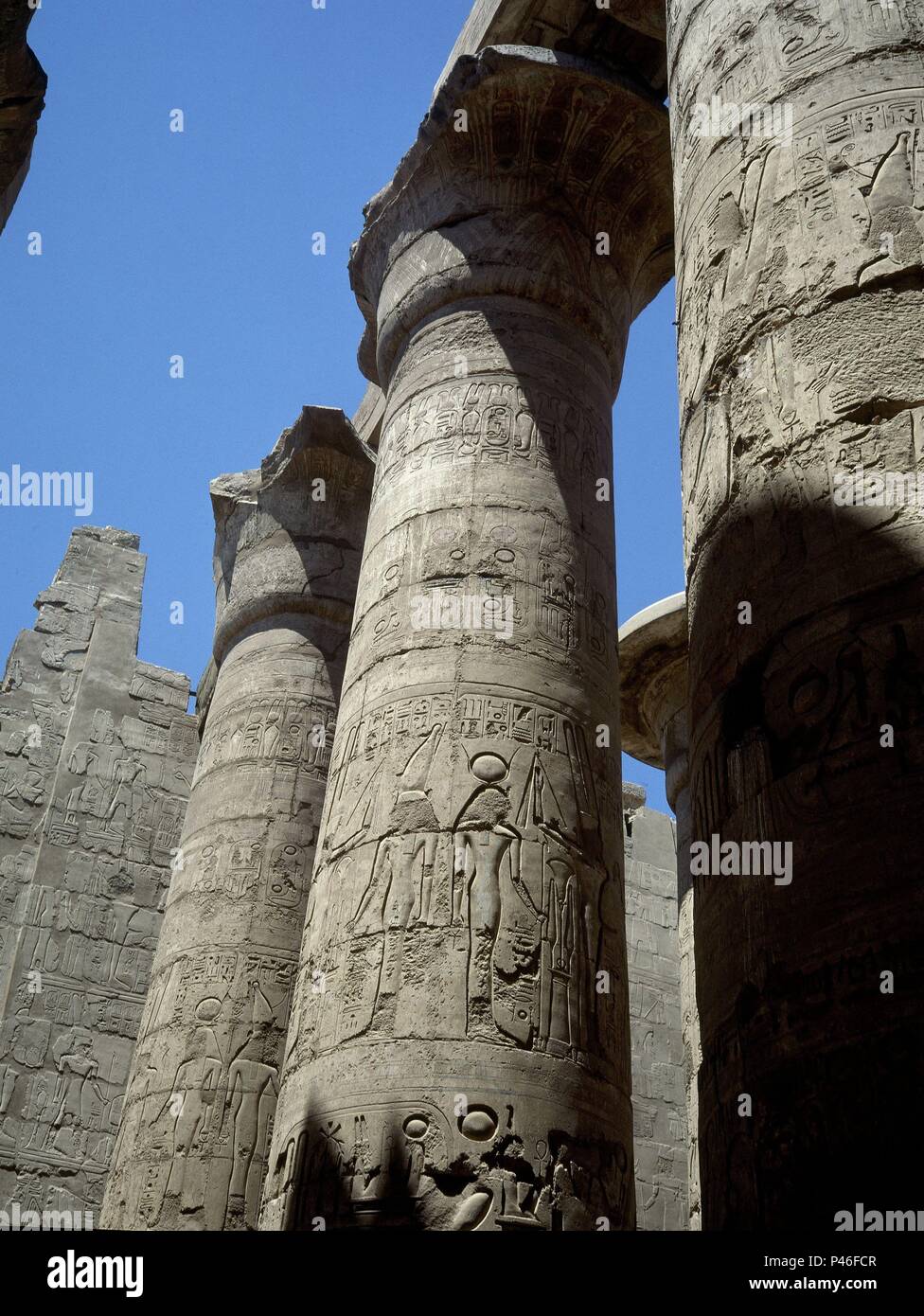 SALA HIPOSTILA - COLUMNAS CENTRALES. Location: KARNAC, THEBES, EGYPT ...