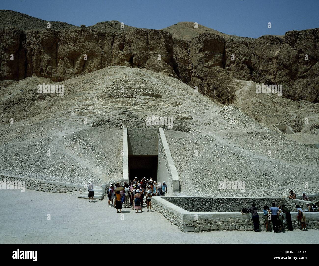 ENTRADA A LOS TUMBA DE RAMSES IV Y TUNTAKAMON. Location: VALLE DE LOS ...