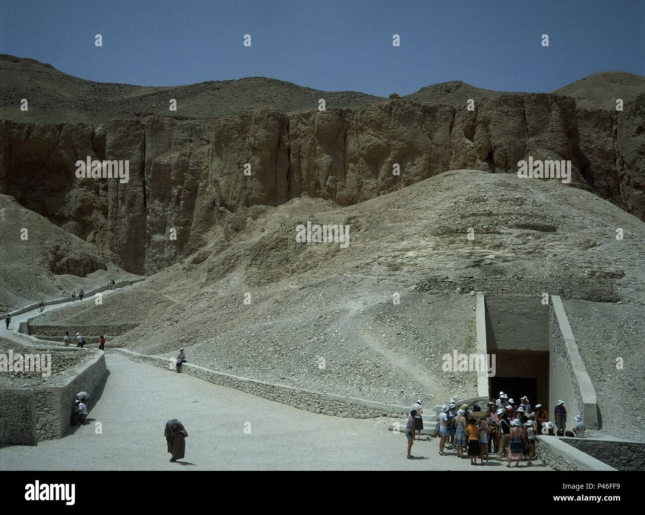 ENTRADA A TUMBA DE RAMSES IV Y TUTANKAMON. Location: VALLE DE LOS REYES ...