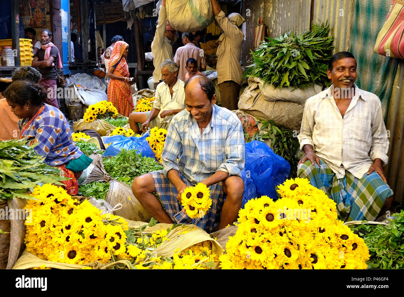 India, Kolkata, flowers market Stock Photo - Alamy