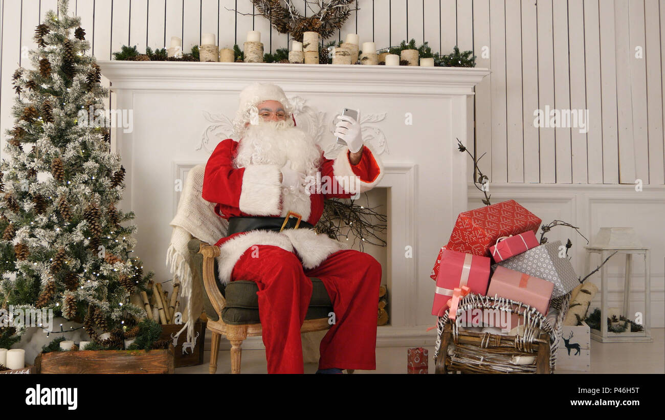 Man santa hat taking hi-res stock photography and images - Alamy