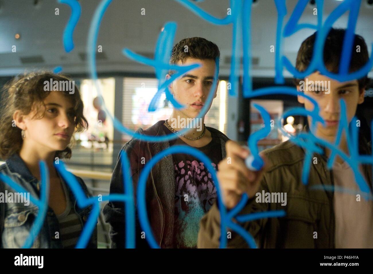 Nens salvatges hi-res stock photography and images - Alamy