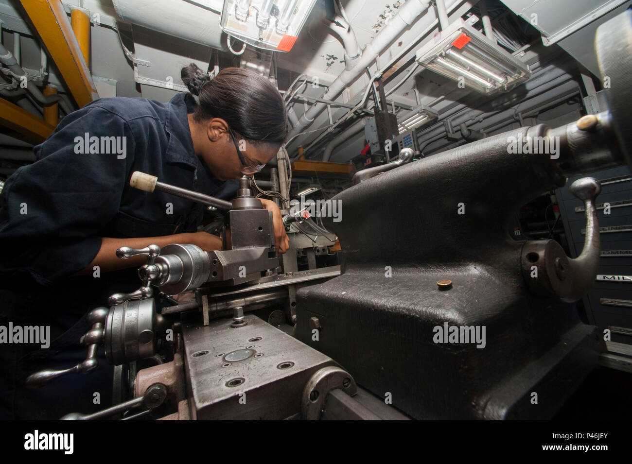 160608-N-JQ675-063 ATLANTIC OCEAN (June 8, 2016)- Machinery Repairman ...