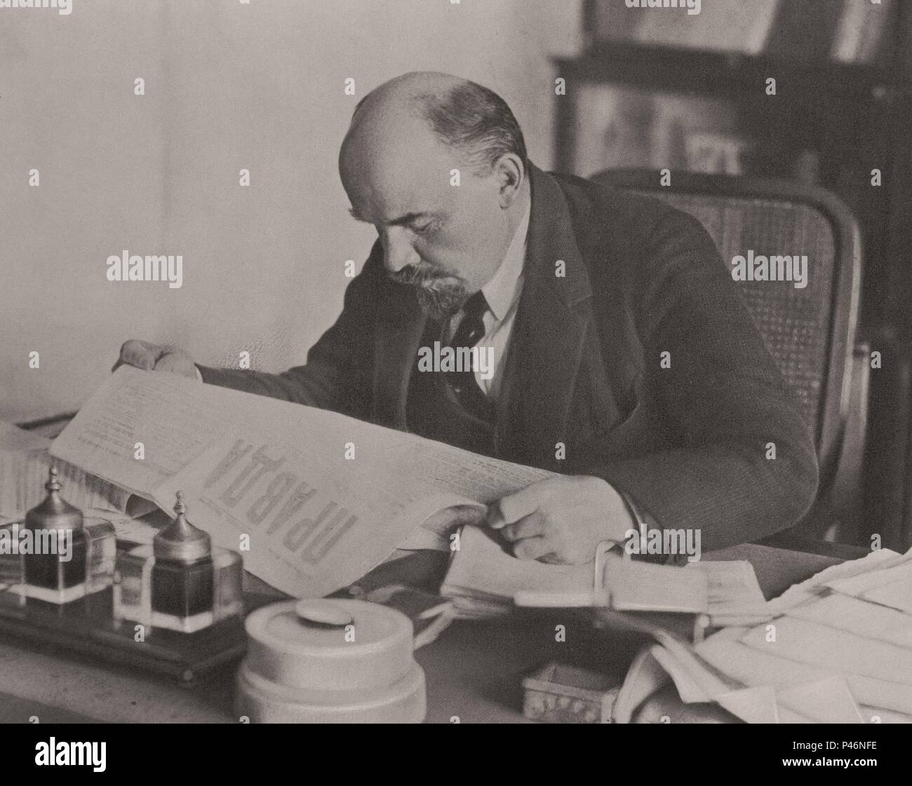 Newspaper ruso hi-res stock photography and images - Alamy