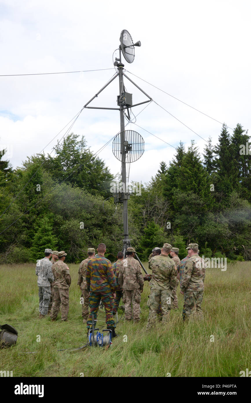 Belgian Soldiers of 6th Group CIS (Communication and Information ...