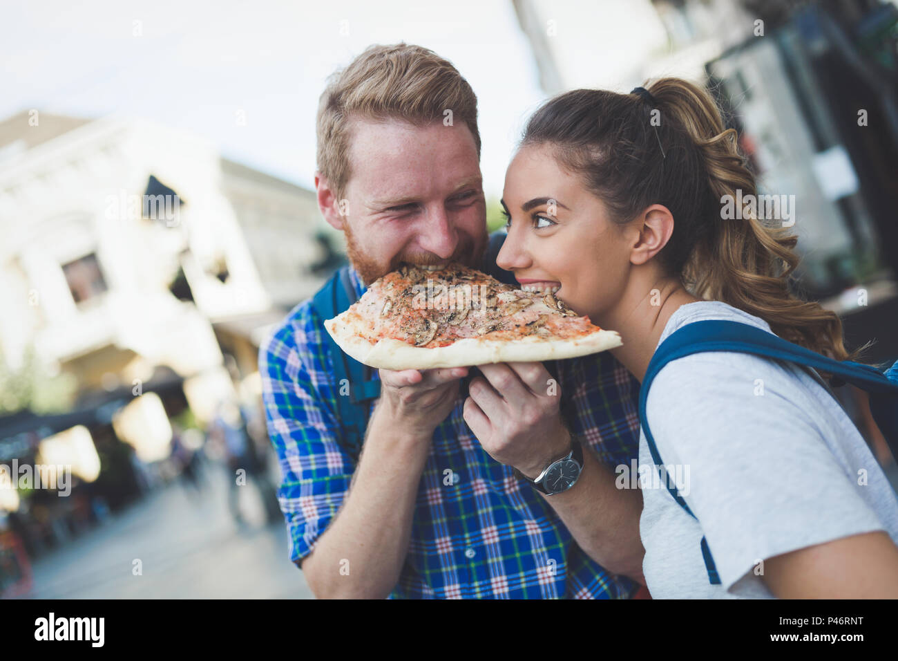 Students lunch outdoors hi-res stock photography and images - Alamy