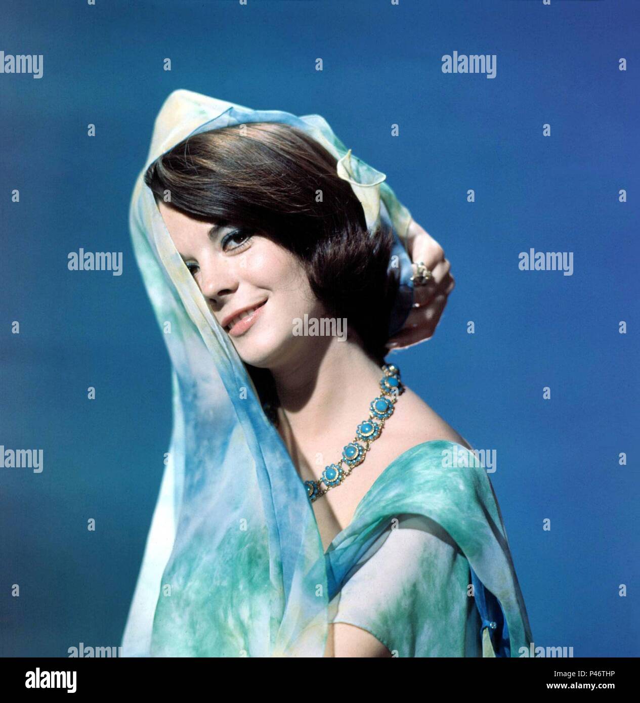 Natalie wood 1960 hi-res stock photography and images - Alamy
