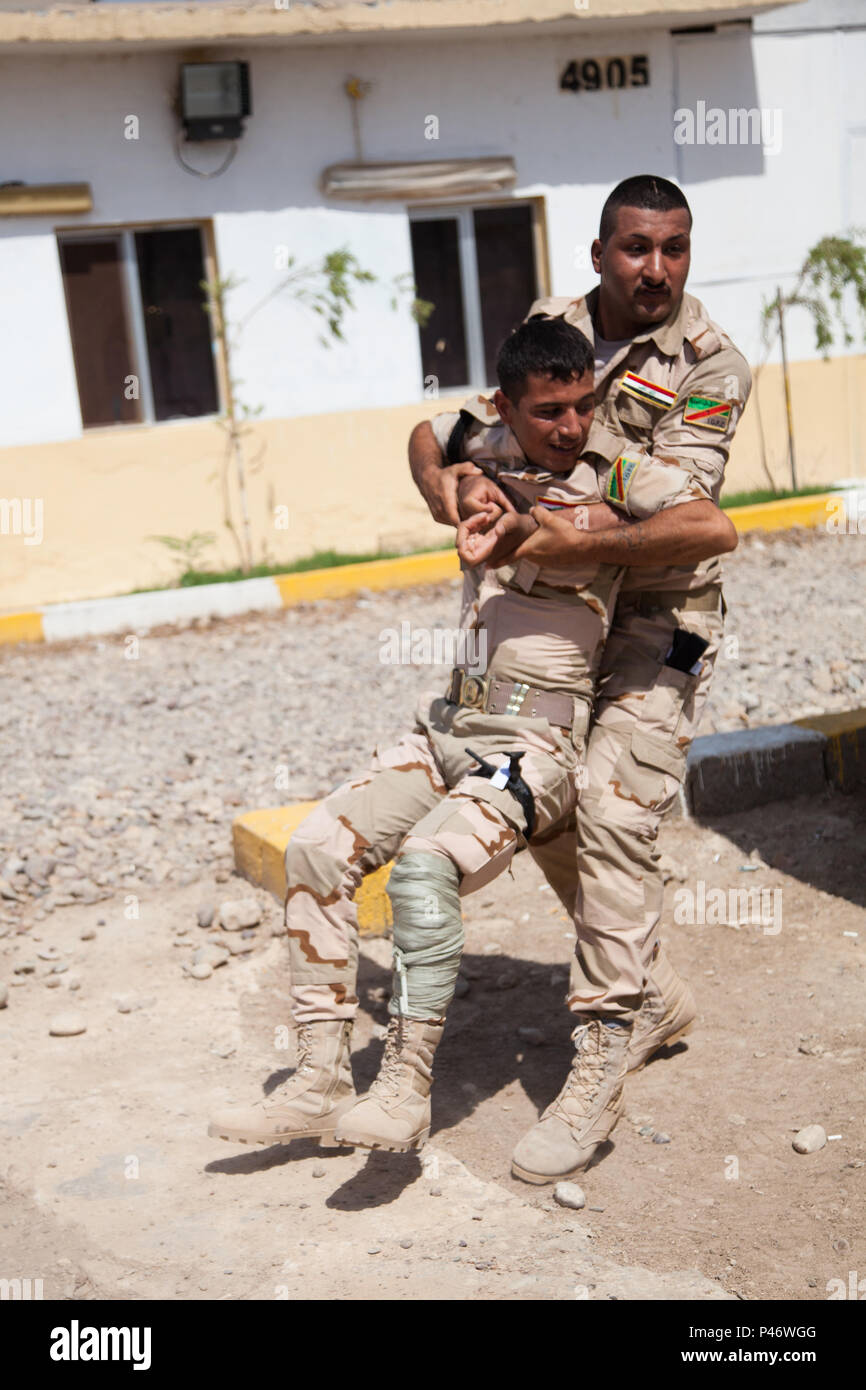 U s army medical personnel carry hi-res stock photography and images ...