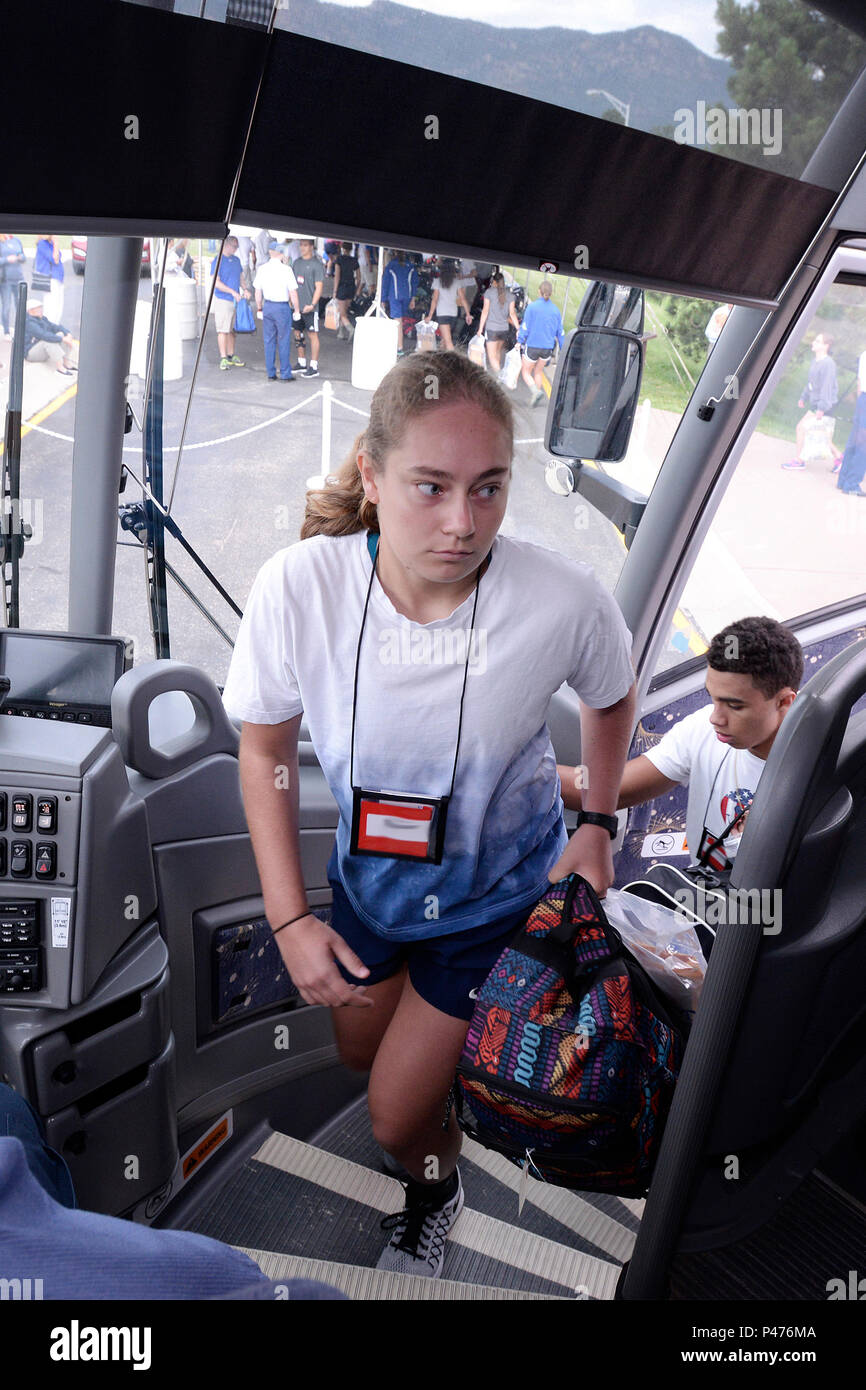 Basic cadet Hanna Born loads up on the bus that will take her to the ...