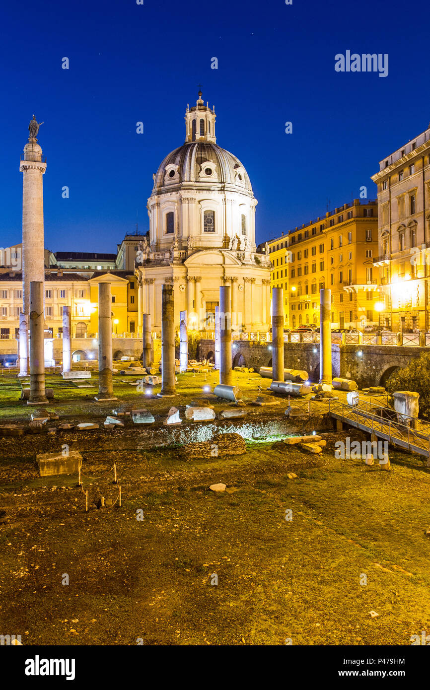 Foro romano de trajano hi-res stock photography and images - Alamy