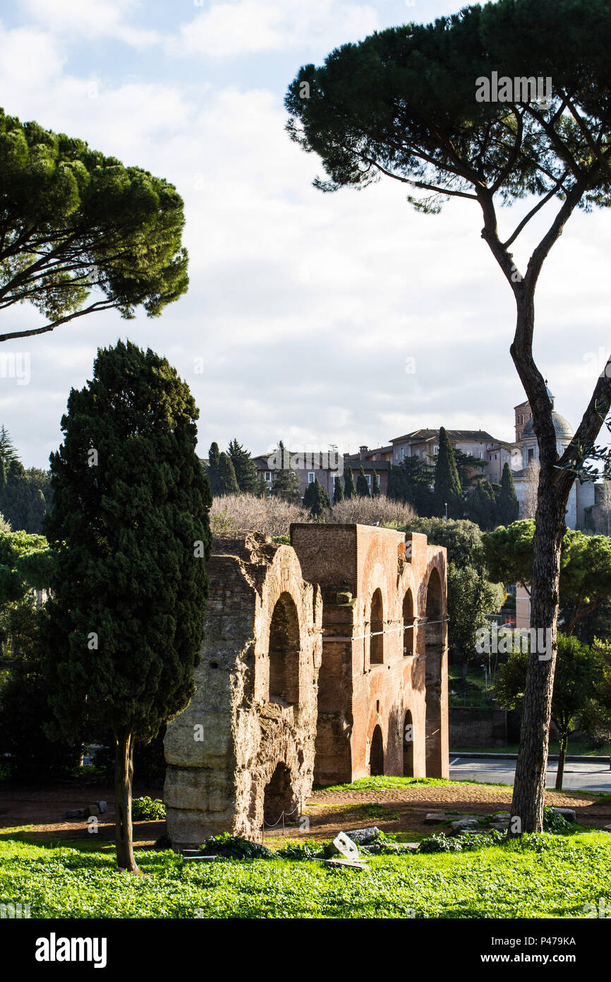 Ruínas do Aqueduto de Cláudio (Acquedotto Claudio). Roma, Itália - 26 ...