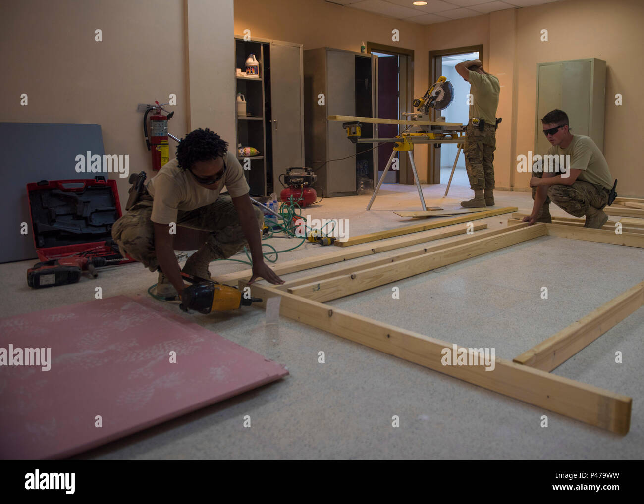 Improvised structures hi-res stock photography and images - Alamy