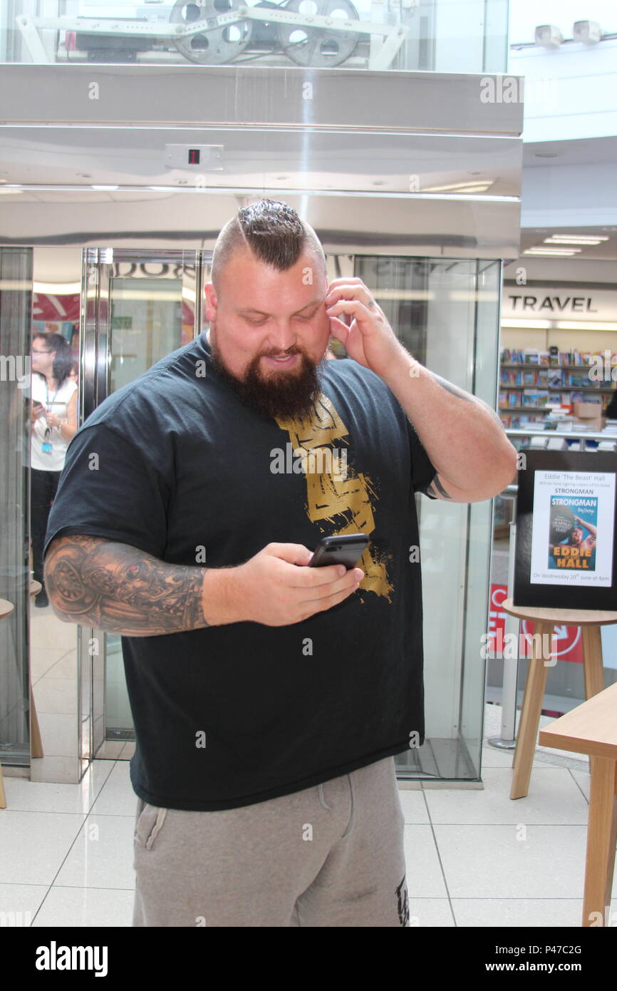 Eddie hall world's strongest man hi-res stock photography and images ...