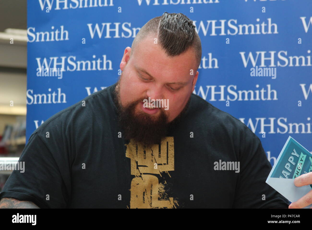 Eddie hall world's strongest man hi-res stock photography and images ...