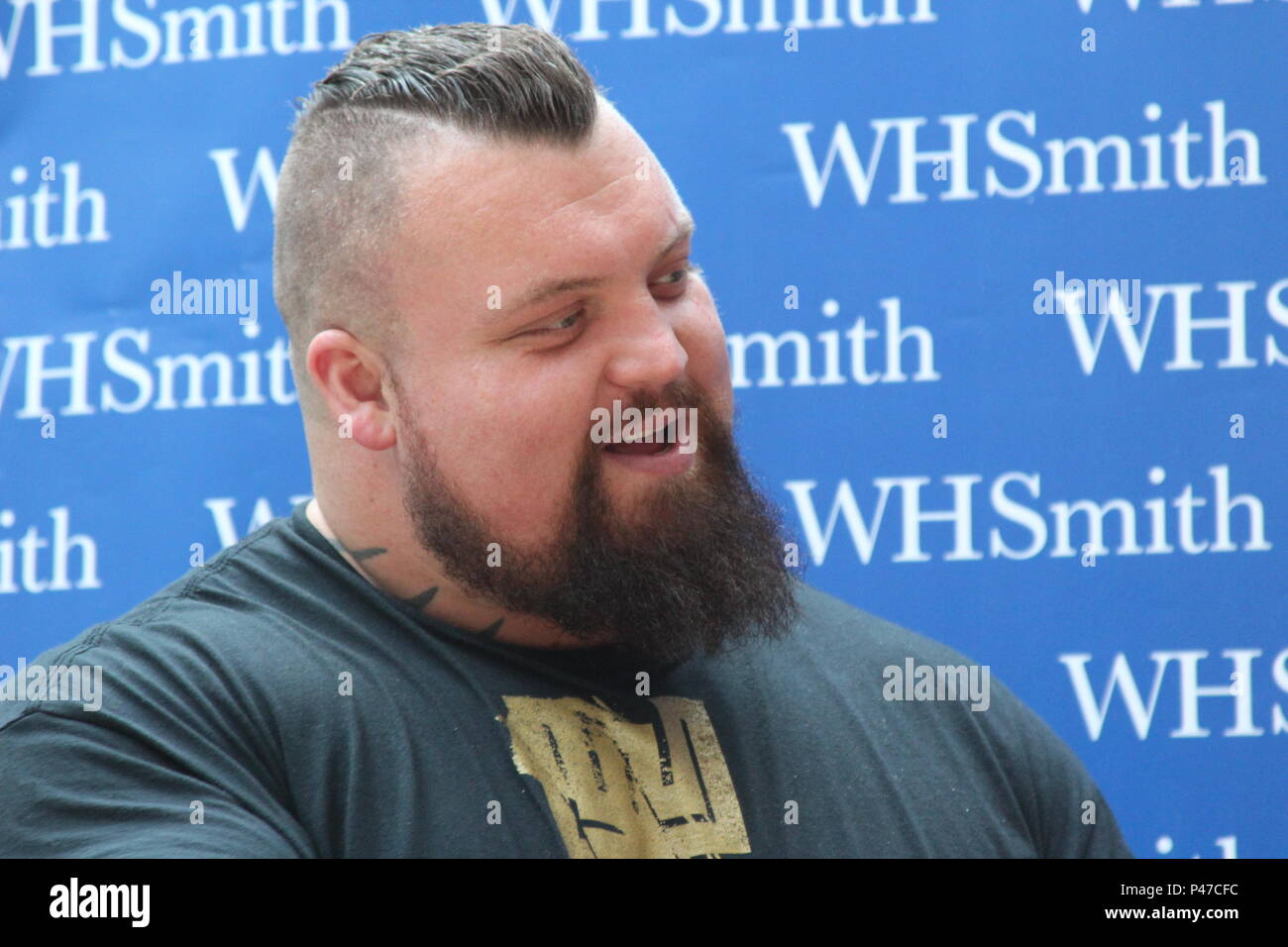 Eddie hall world's strongest man hi-res stock photography and images ...