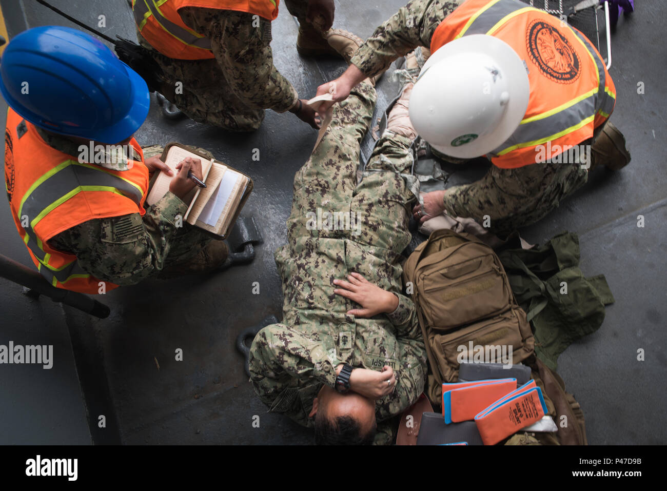 Usns bob hope t akr 300 hi-res stock photography and images - Alamy