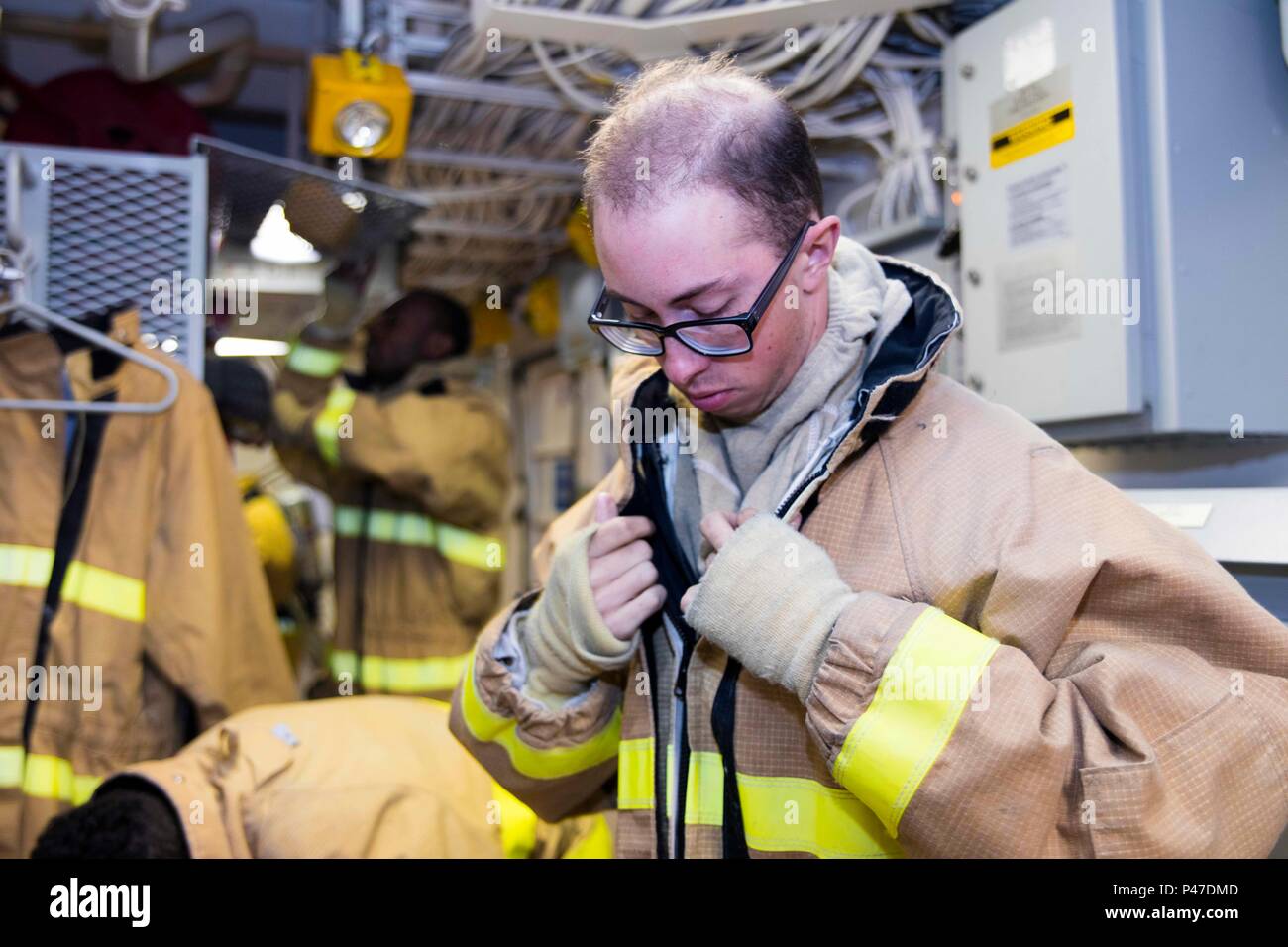 Fire fighting ensemble ffe hi-res stock photography and images - Alamy
