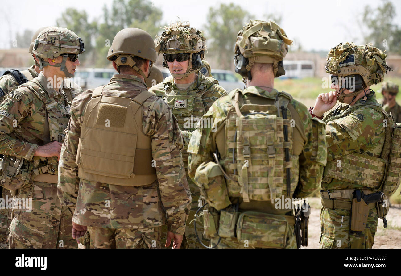 Commander Task Group Taji Colonel Andrew Lowe (centre) briefs incoming ...