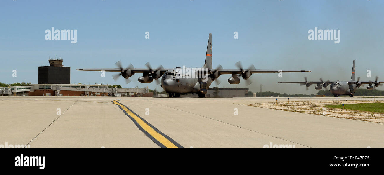 182 airlift wing hi-res stock photography and images - Alamy